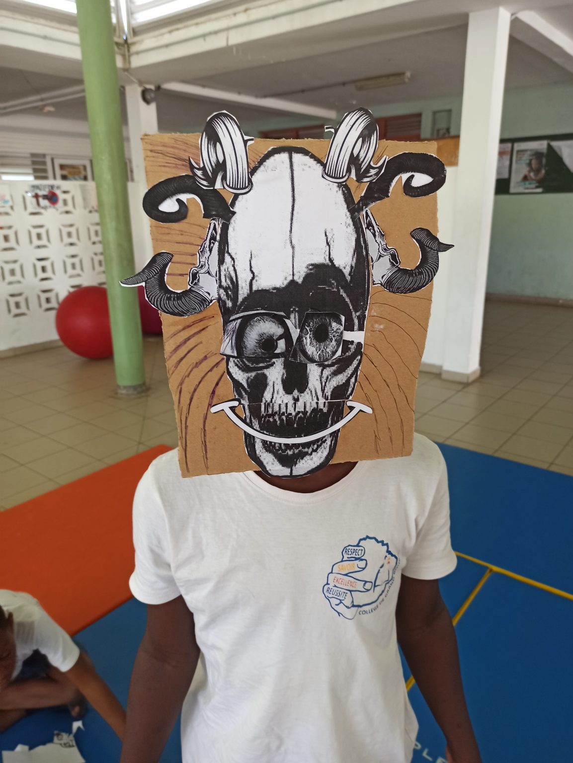 Le groupe cirque prépare son carnaval. – Collège Gaston Calmet